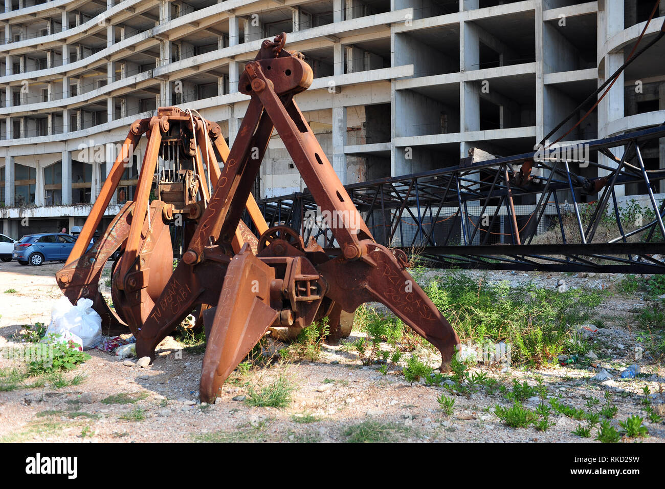 Mechanical crane grab scrap metal hi-res stock photography and images ...