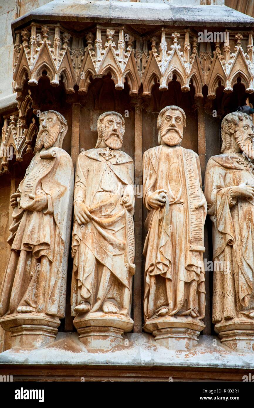 Statues in spain hi-res stock photography and images - Alamy