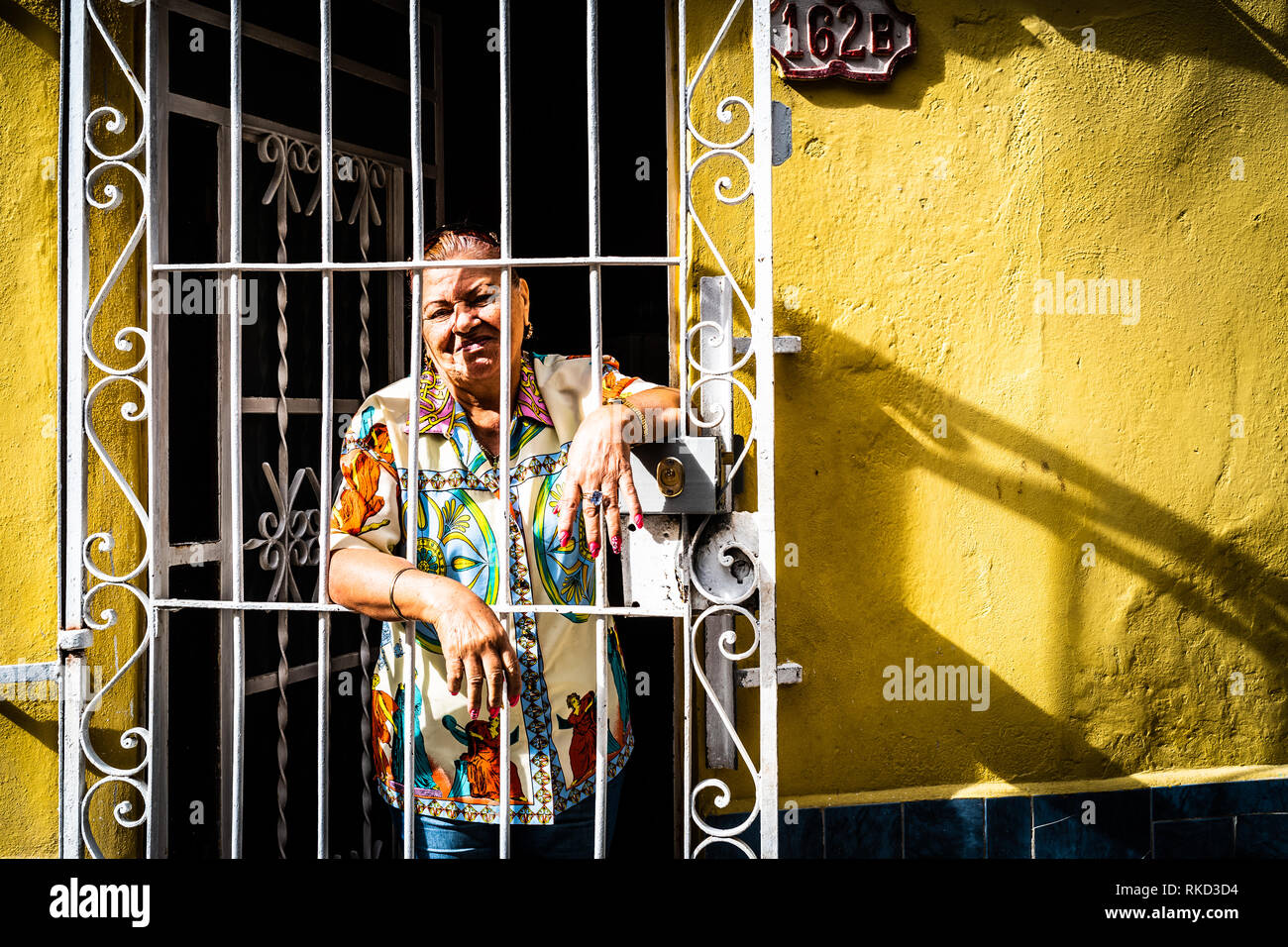 Cuban woman greeting welcome in her doorway Stock Photo - Alamy