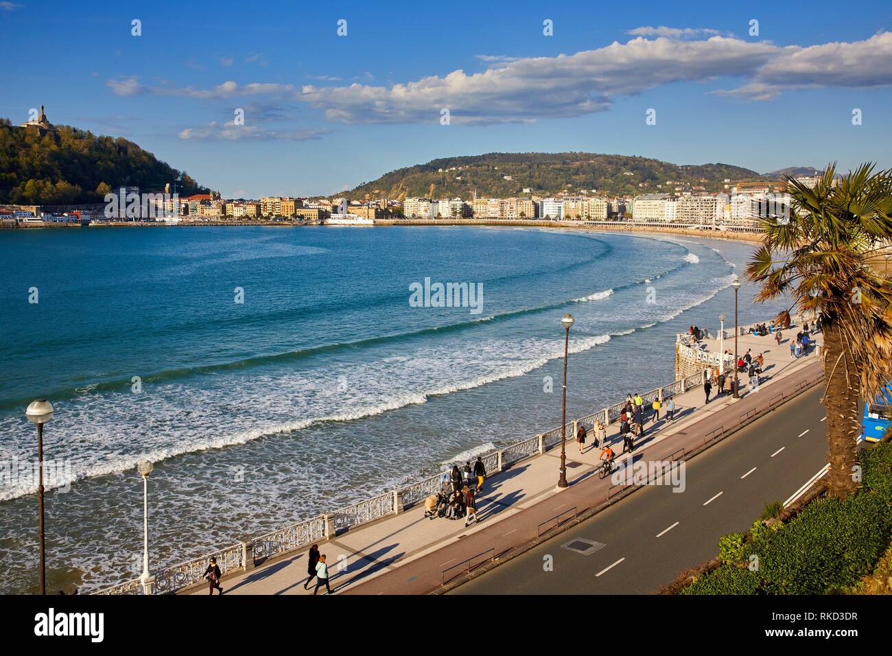 La concha beach san sebastian promenade hi-res stock photography and ...