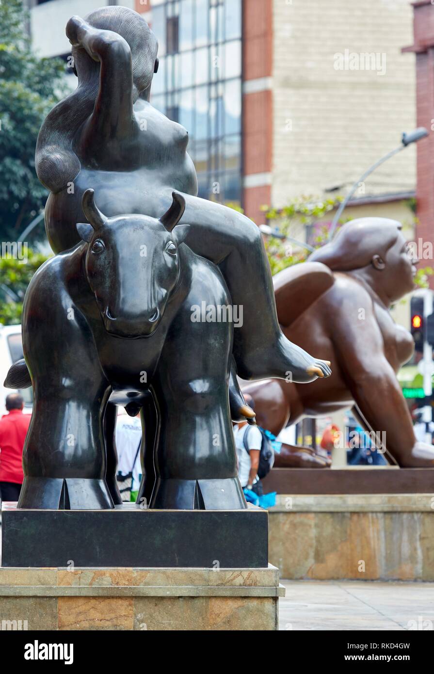 Sculpture fernando botero plaza de hi-res stock photography and images ...
