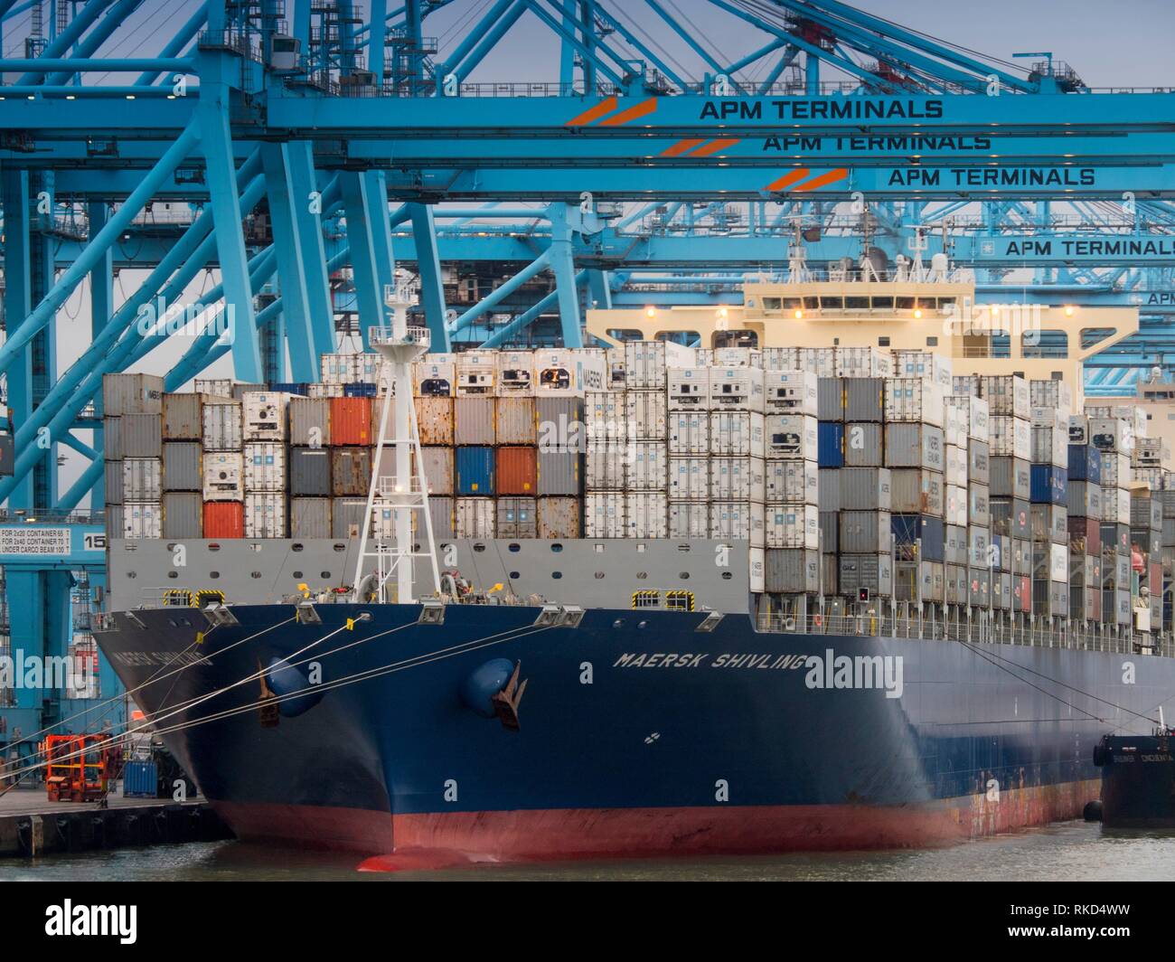Spain shipping container hi-res stock photography and images - Alamy