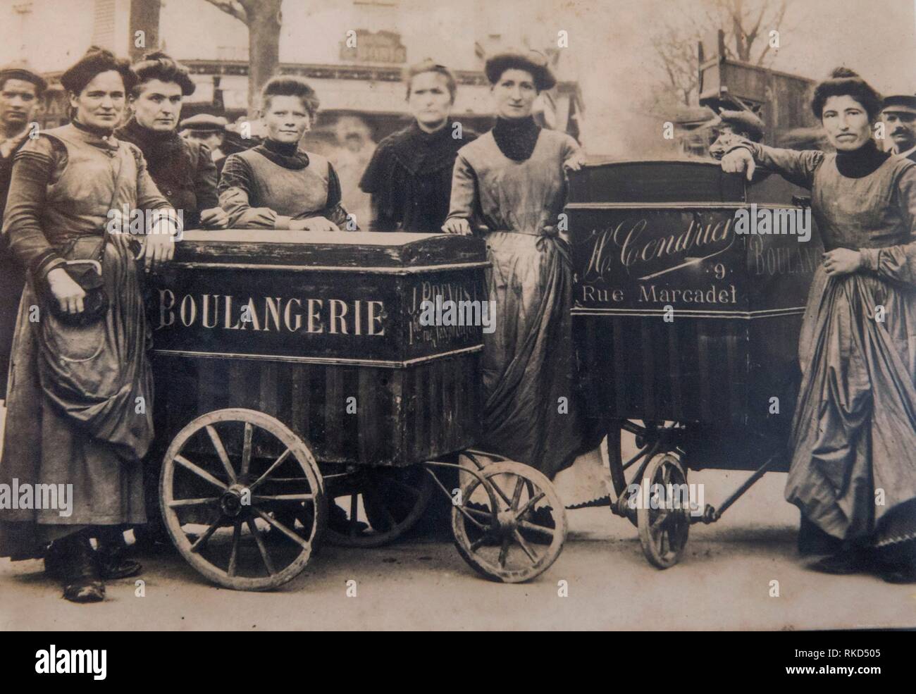 Food distribution hi-res stock photography and images - Alamy