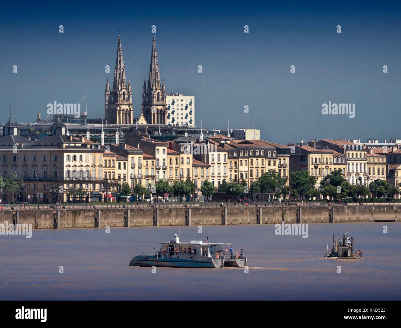 Bordeaux River Boat High Resolution Stock Photography and Images - Alamy