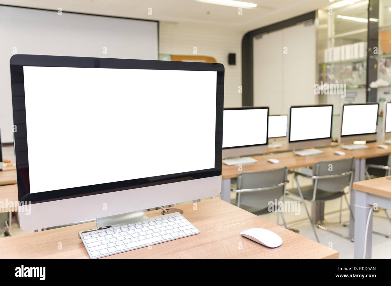 Row desktop computers hi-res stock photography and images - Alamy