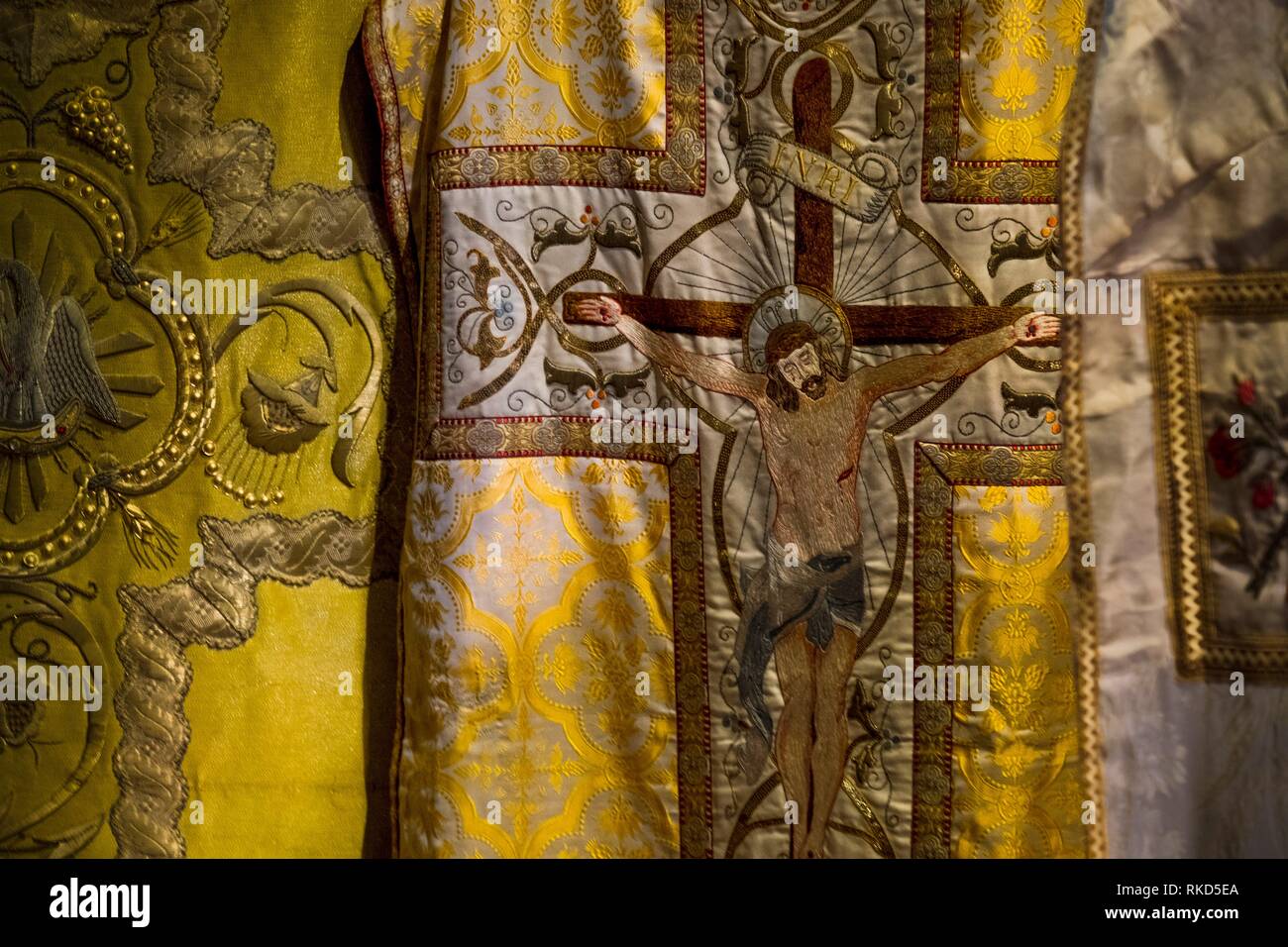 Mass horizontal hi-res stock photography and images - Alamy