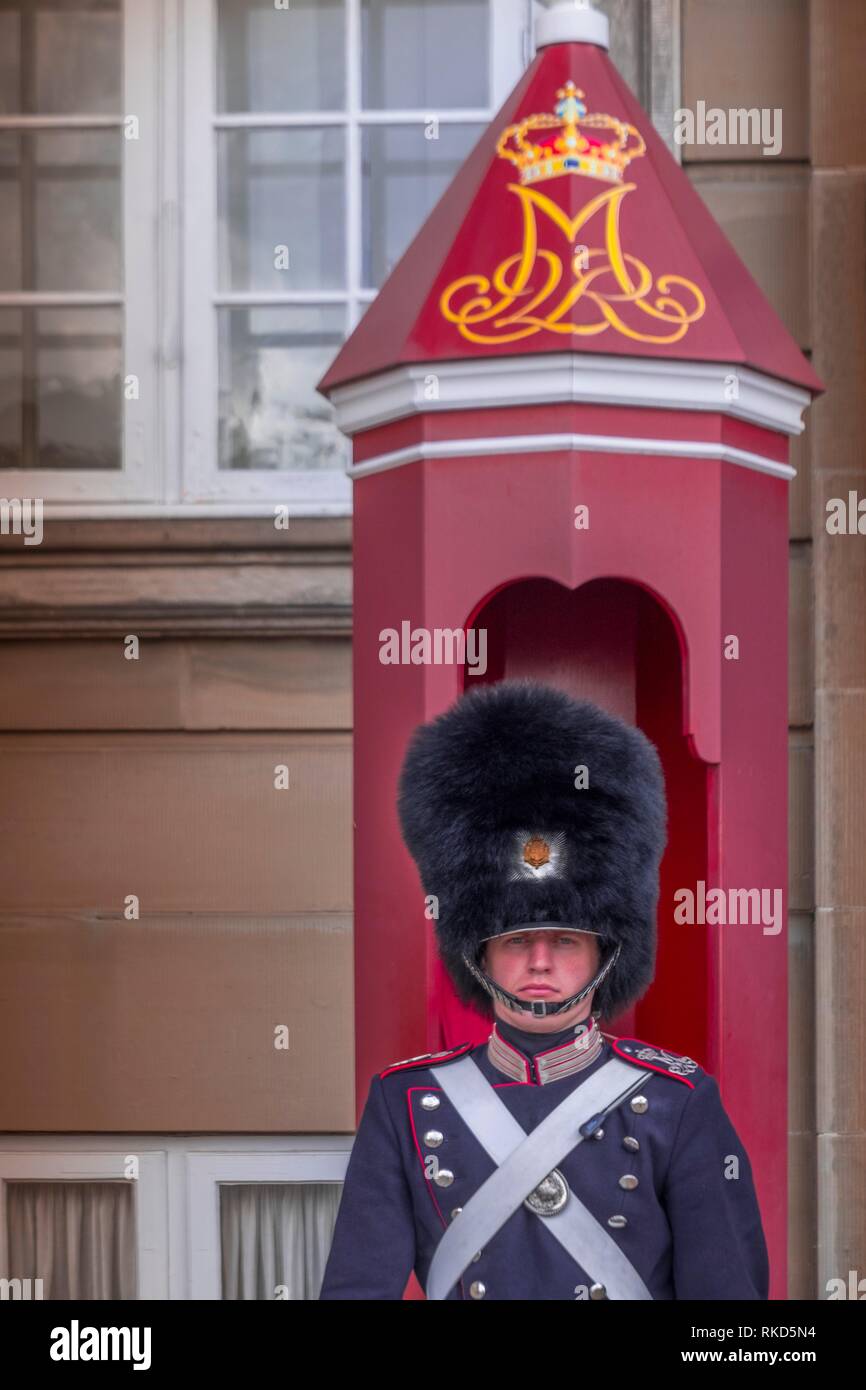 Royal guard hi-res stock photography and images - Alamy