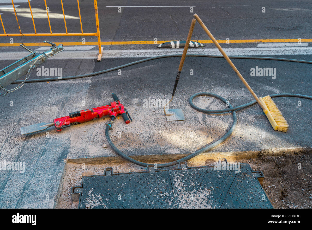 Man drilling jackhammer hi-res stock photography and images - Alamy