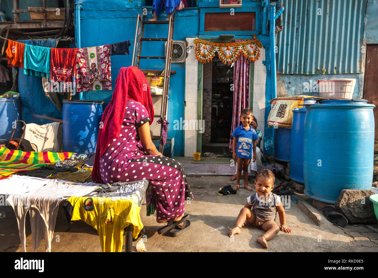 Poor indian mother and baby hi-res stock photography and images - Alamy