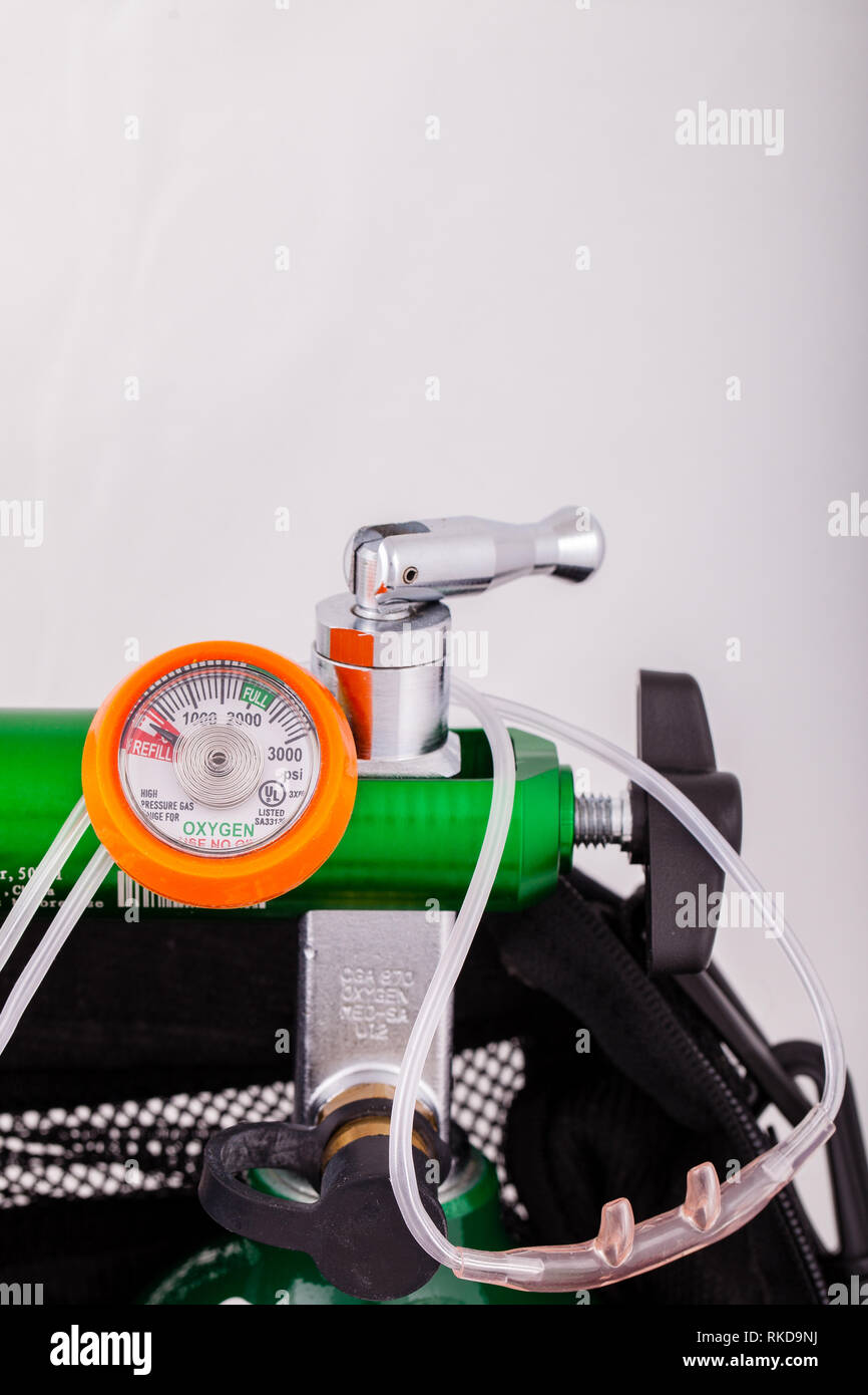 Oxygen regulator hi-res stock photography and images - Alamy
