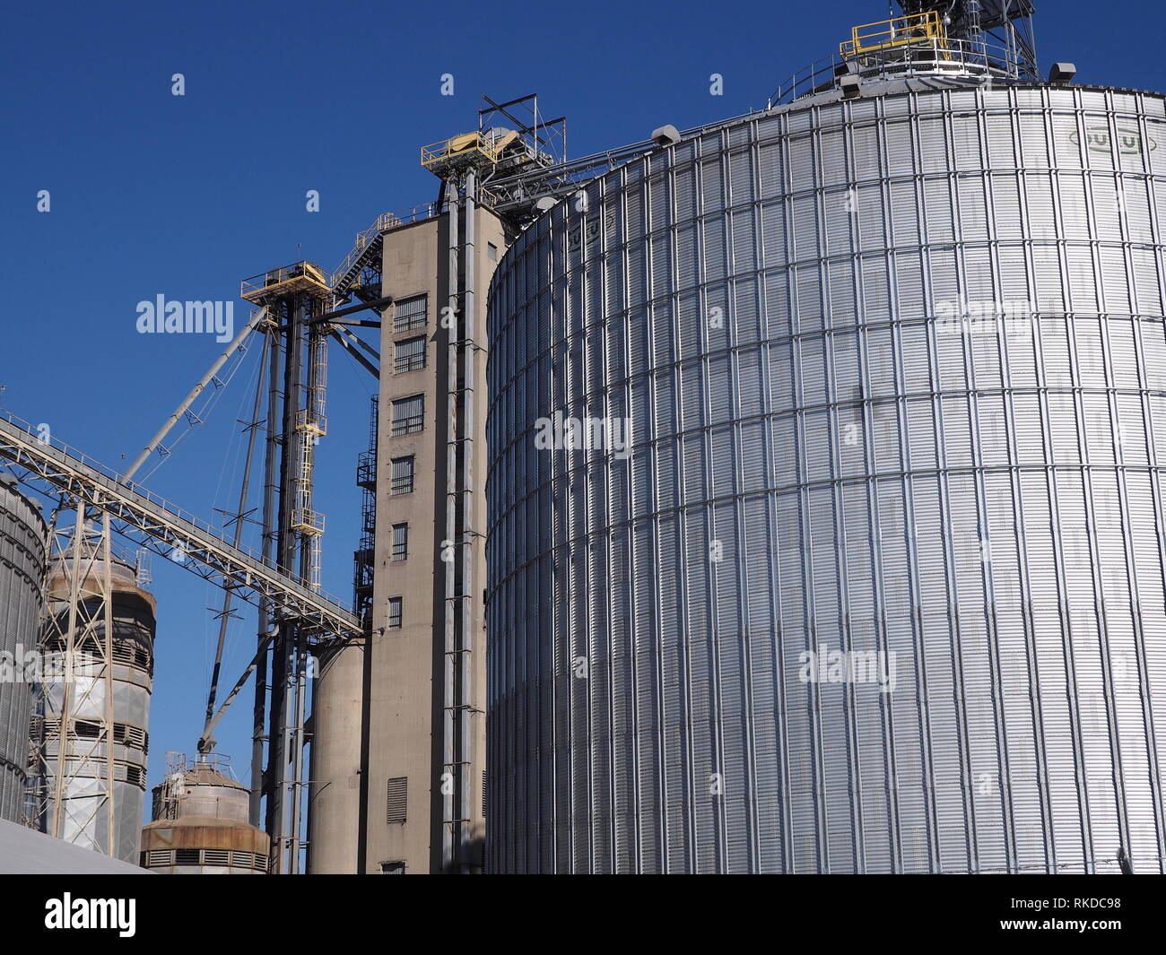 Corn dryer silos hi-res stock photography and images - Alamy