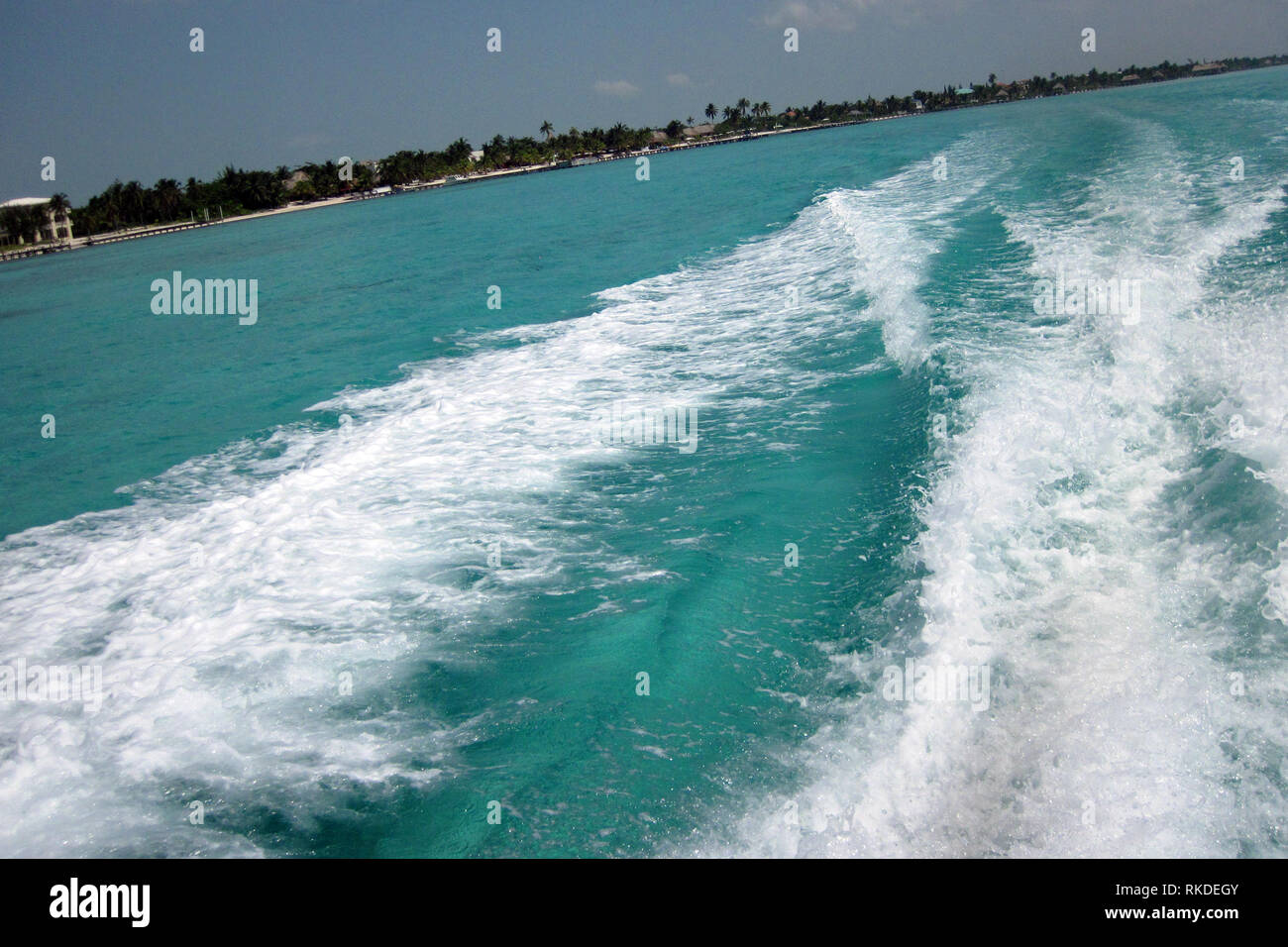Wake off boat hi-res stock photography and images - Alamy