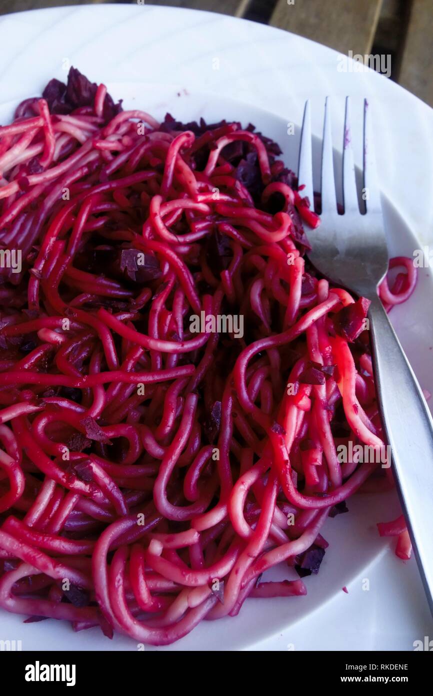 Roasted Beetroot Pesto Pasta Spaghettini Stock Photo - Alamy