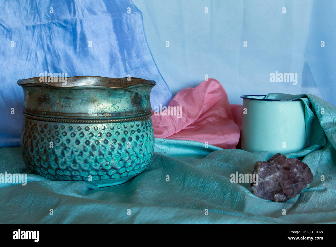 Archaic shapes hi-res stock photography and images - Alamy