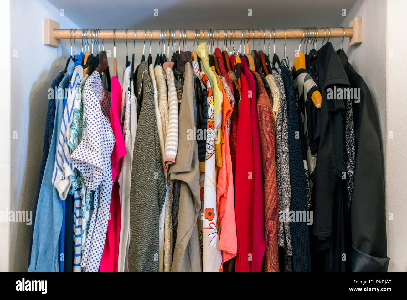 Closet full of clothes hi-res stock photography and images - Alamy
