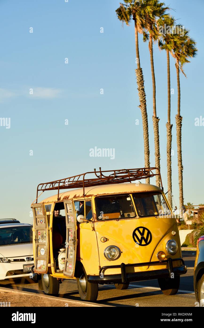 Vw minibus hi-res stock photography and images - Alamy