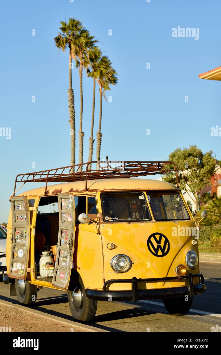 Bus parked roadside bus hi-res stock photography and images - Alamy