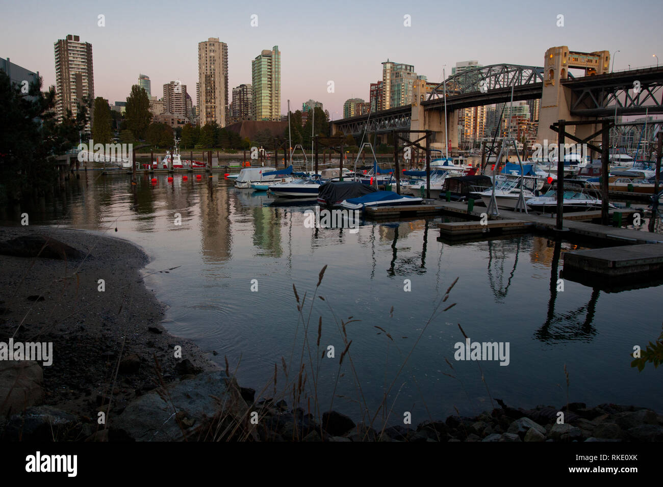 Vancouver skyline bridge hi-res stock photography and images - Alamy