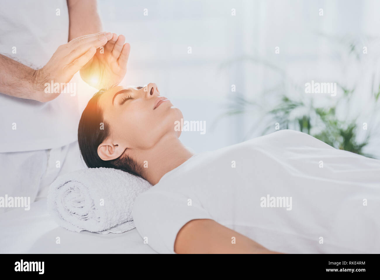 Reiki therapy hi-res stock photography and images - Alamy