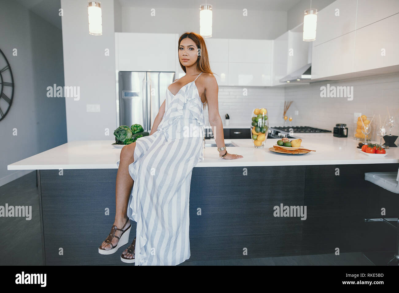 Legs woman kitchen hi-res stock photography and images - Alamy