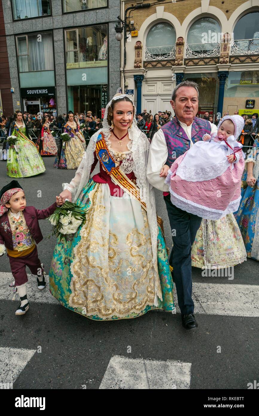 Fallera costume fallas hi-res stock photography and images - Alamy
