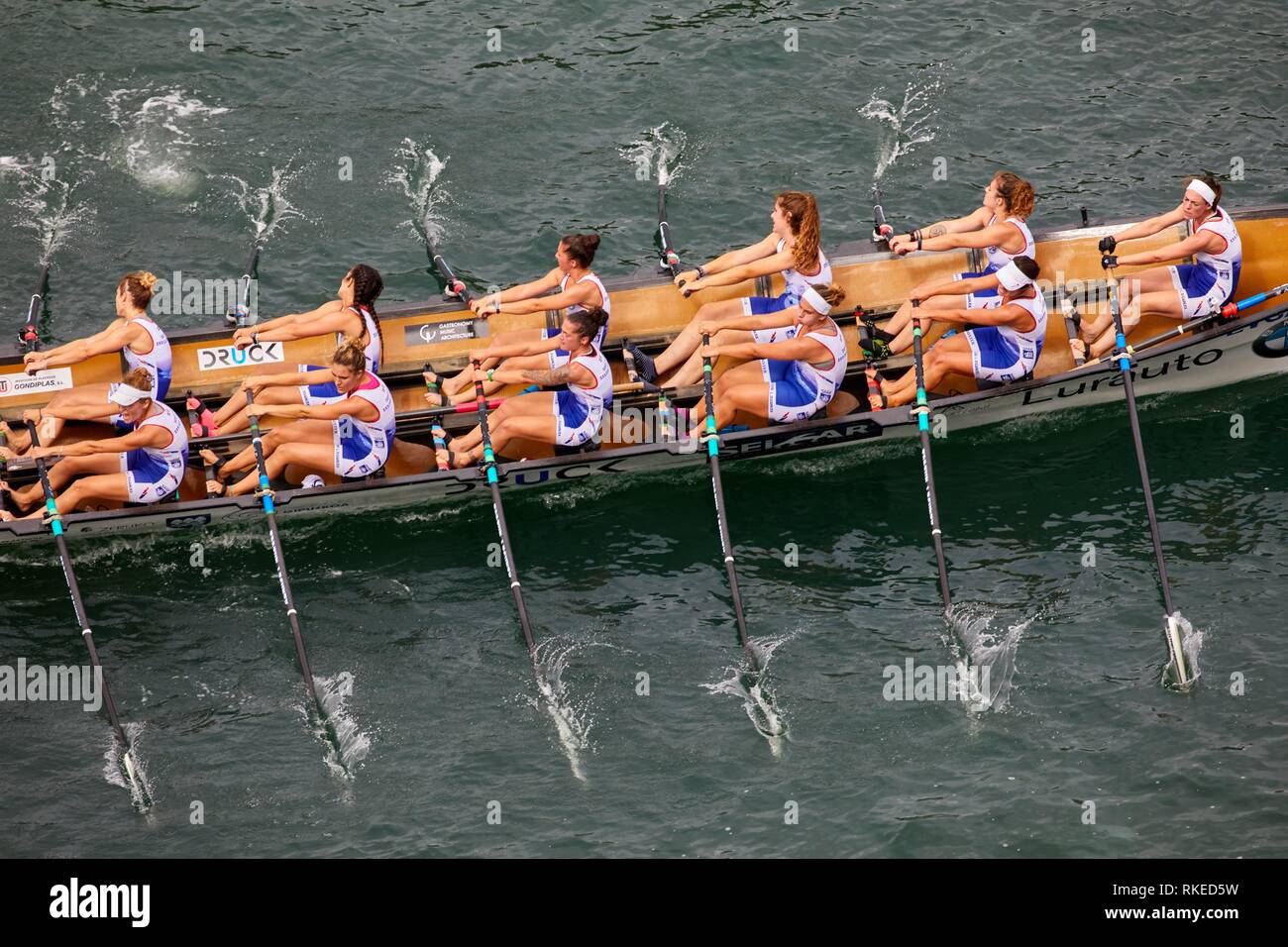 Trainera regatta hi-res stock photography and images - Alamy