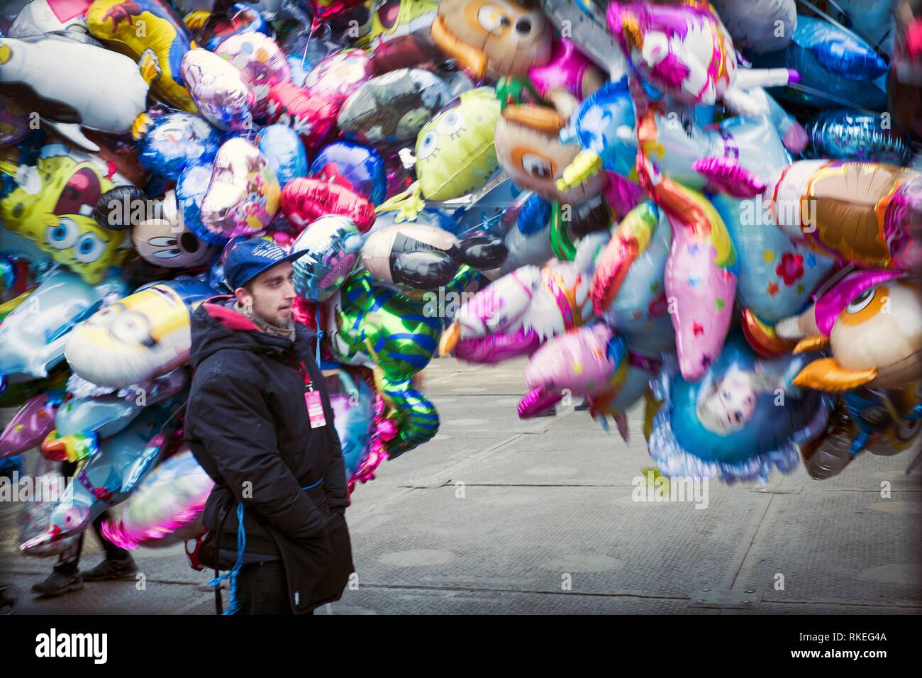 Balloon selling hi-res stock photography and images - Alamy