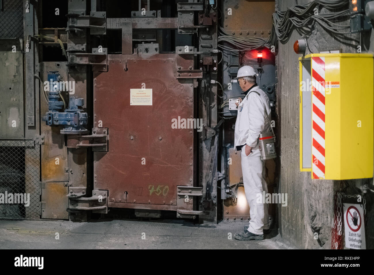 Pit cage hi-res stock photography and images - Alamy