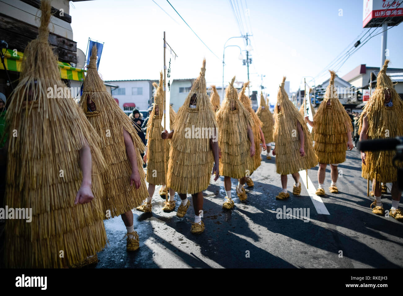 Kaminoyama, Japan. 11th Feb, 2019. Participants dressed in "Kendai" or ...