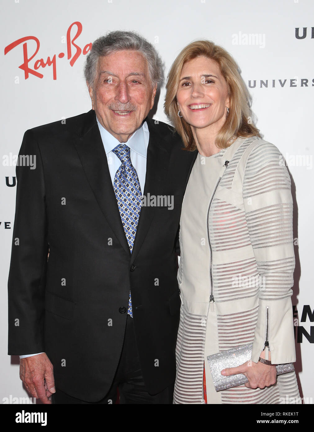 Tony bennett and susan crow hi-res stock photography and images - Alamy