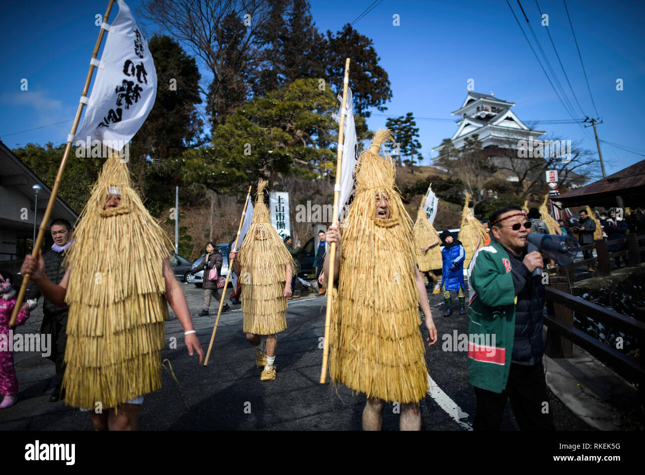 Kaminoyama, Japan. 11th Feb, 2019. Participants dressed in "Kendai" or ...