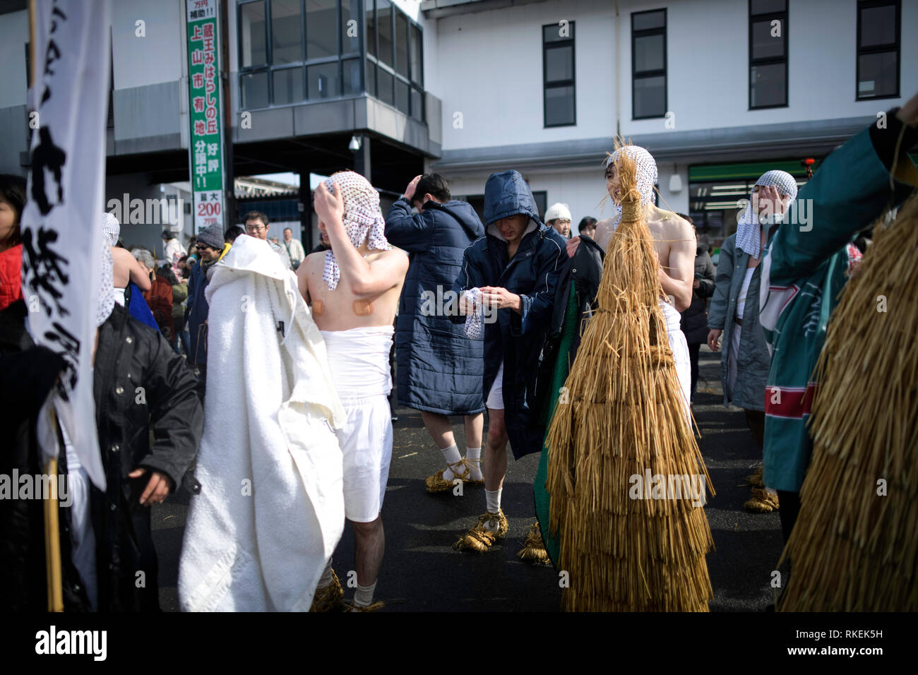 Japanese fire buckets hi-res stock photography and images - Alamy
