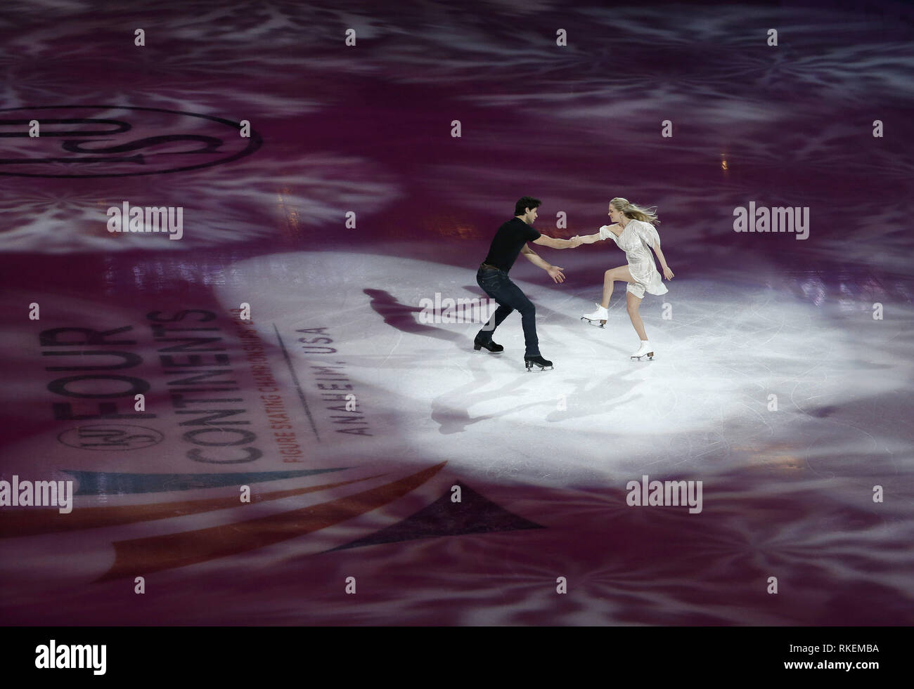 Los Angeles, California, USA. 10th Feb, 2019. Kaitlyn Weaver and Andrew Poje of Canada perform ...