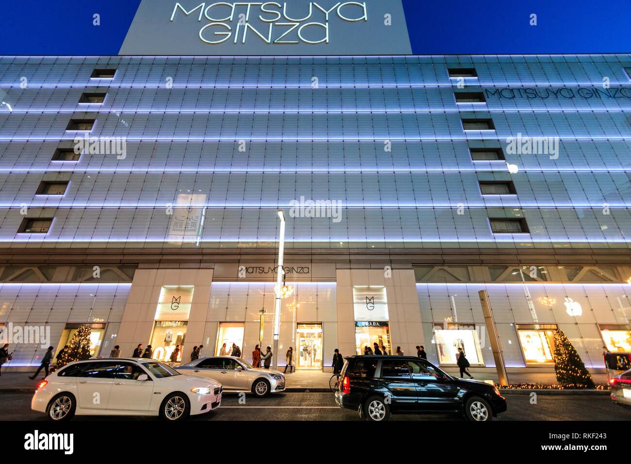 Shop window display ginza tokyo hi-res stock photography and images - Alamy