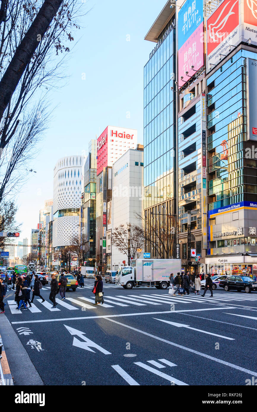 Yokyo, Ginza, golden hour. View along Chuo Dori shopping street, of ...