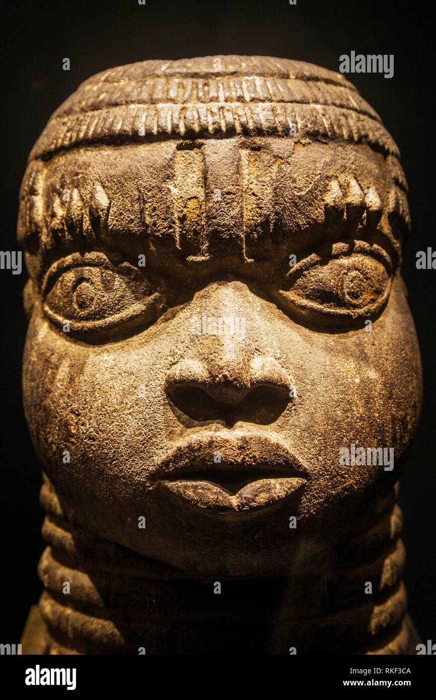 African sculpture benin hi-res stock photography and images - Alamy