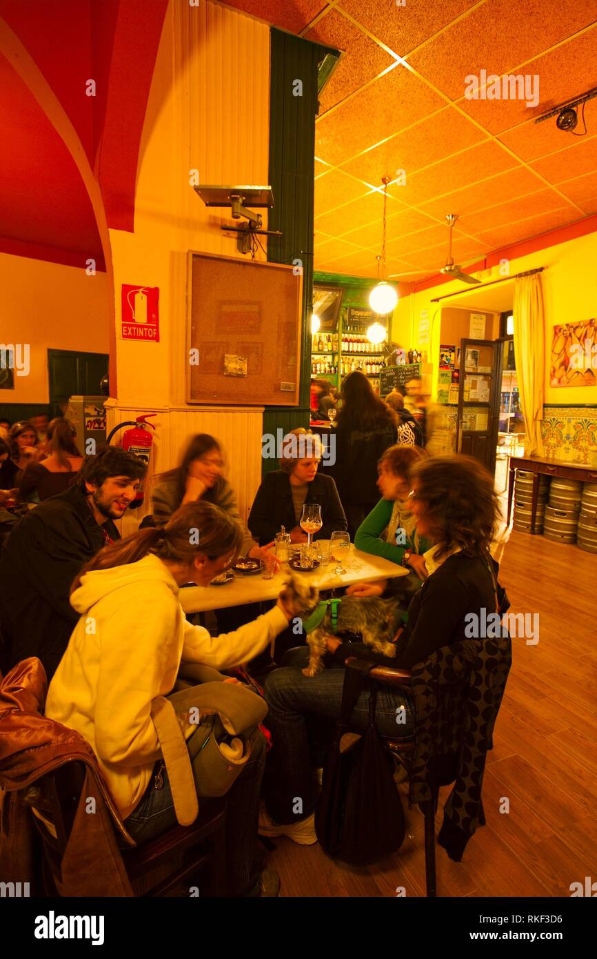 Traditional spanish bar hi-res stock photography and images - Alamy