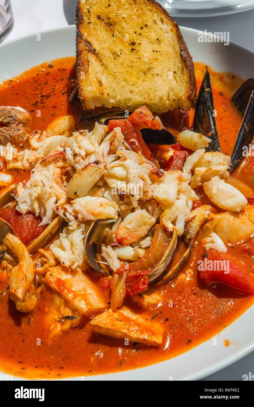 Shrimp eating fish hi-res stock photography and images - Alamy