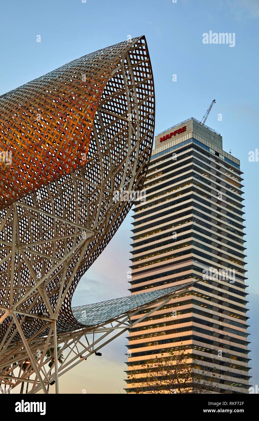 Frank gehry sculpture tower building hi-res stock photography and ...