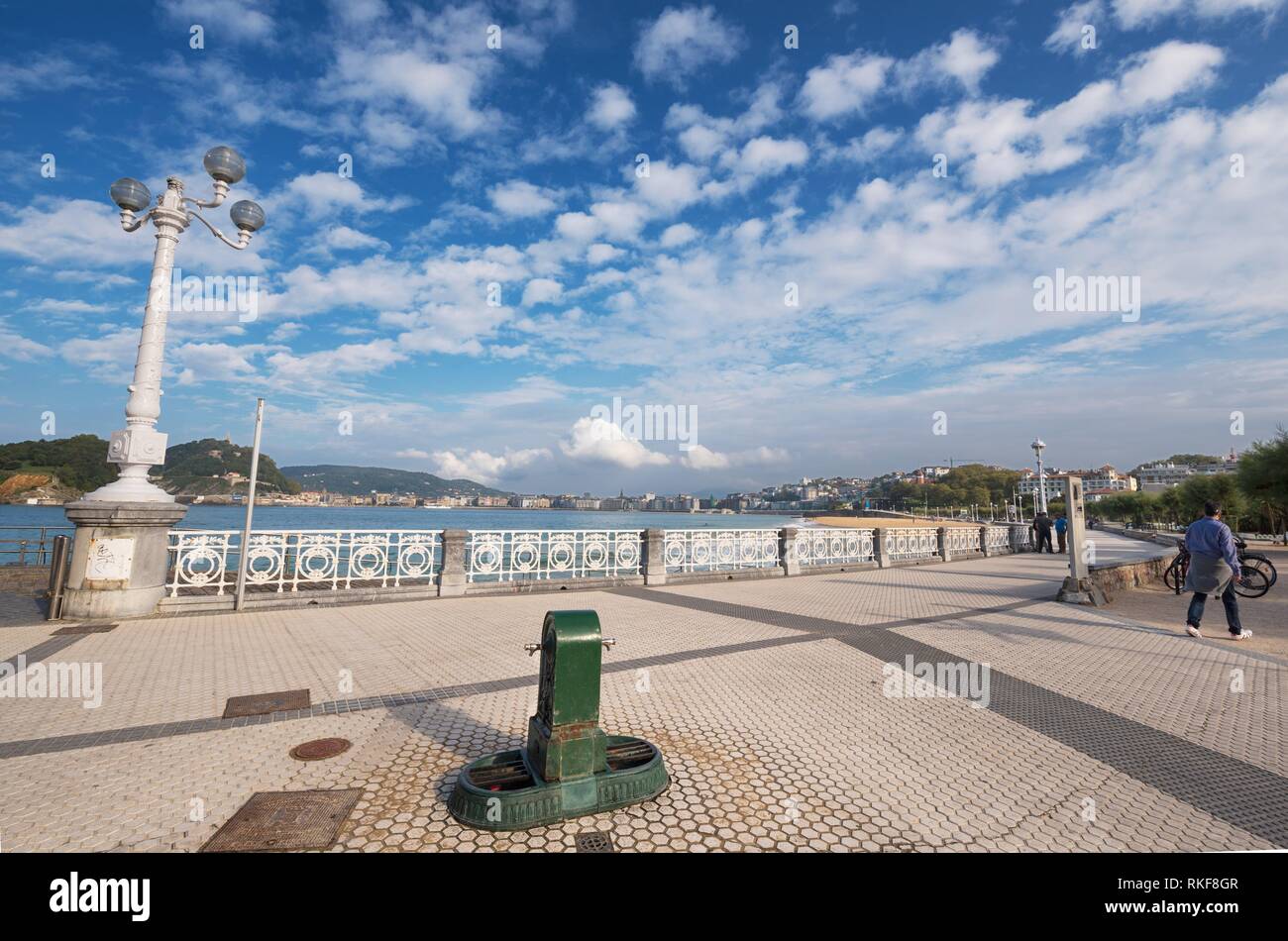Tourist walking in the promenade of la Concha beach in San Sebastian ...