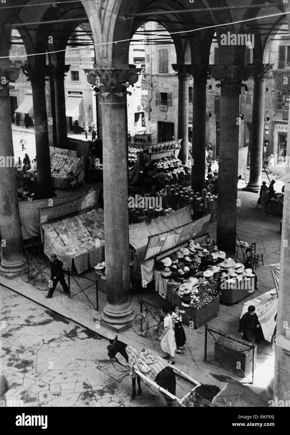 Colonne verticale hi-res stock photography and images - Alamy