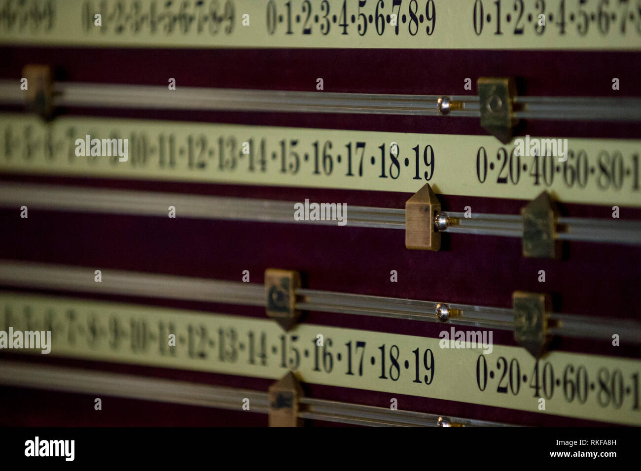 Snooker board hi-res stock photography and images - Alamy