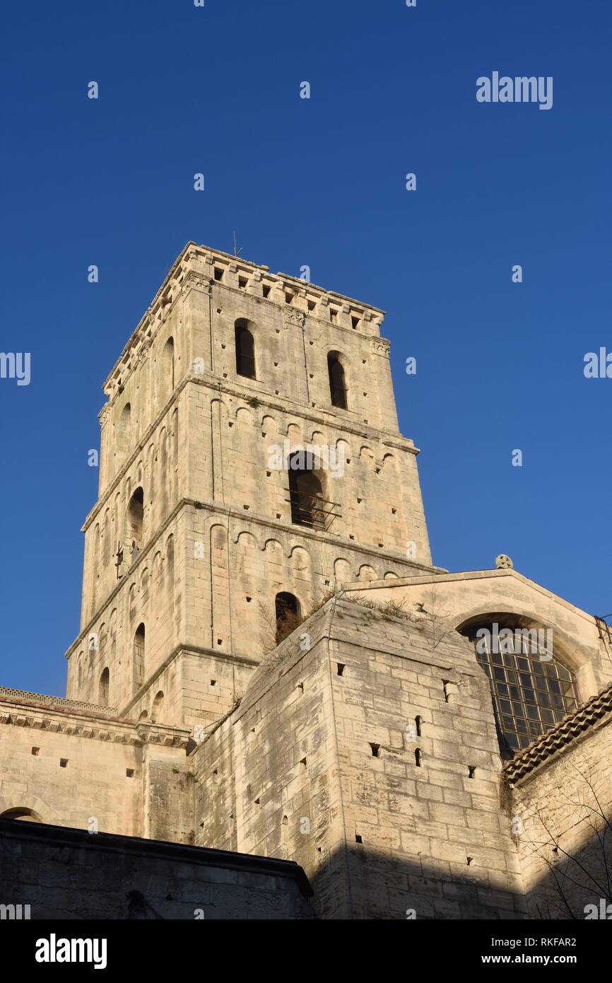 Facade saint trophime arles hi-res stock photography and images - Alamy