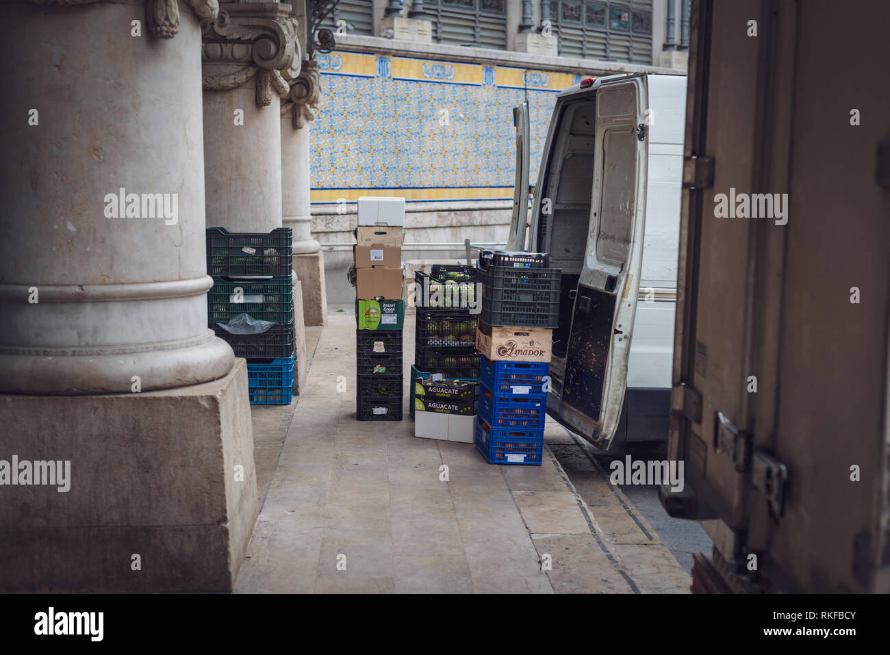 Grocery delivery crates hi-res stock photography and images - Alamy