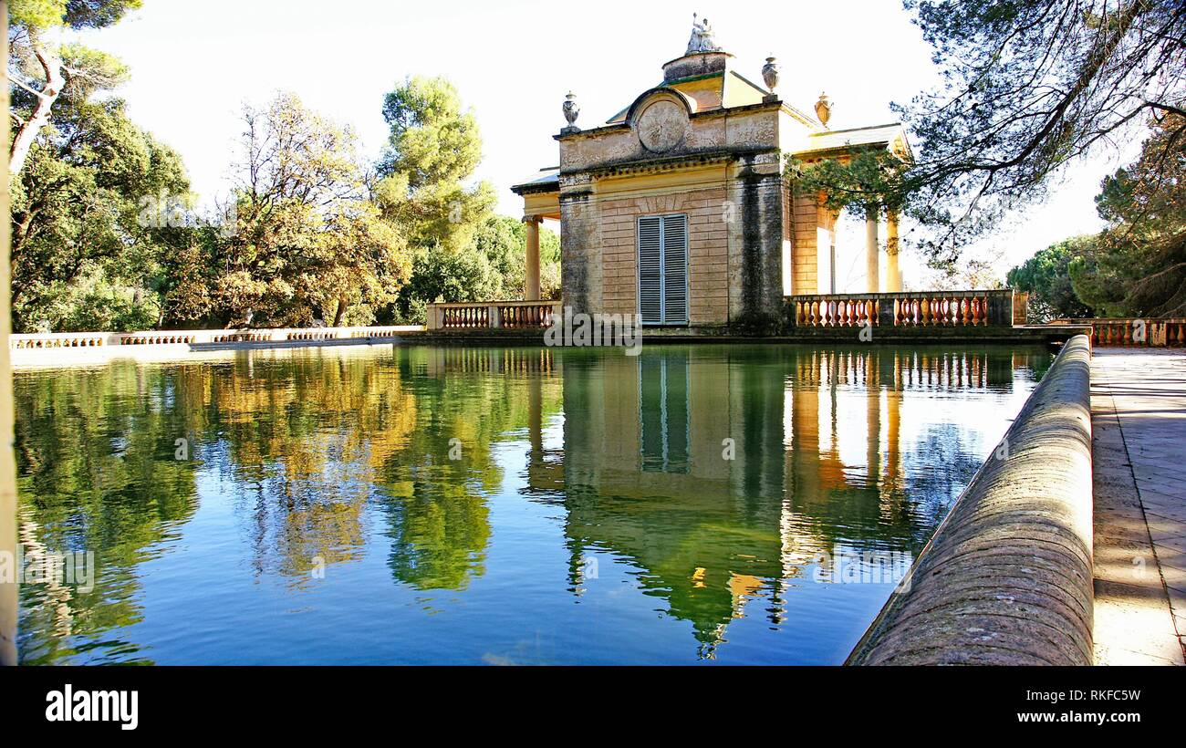 Labyrinth house hi-res stock photography and images - Alamy