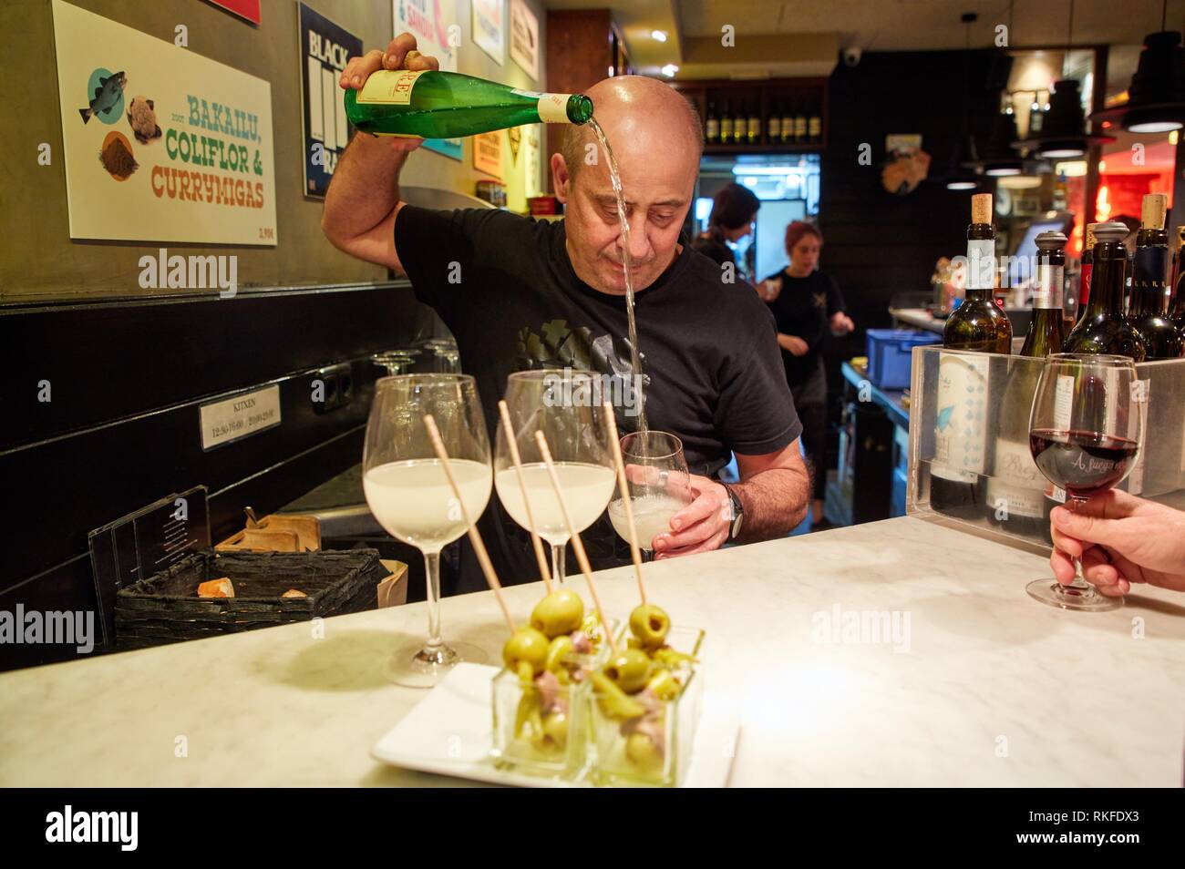 Old people drinking wine hi-res stock photography and images - Alamy