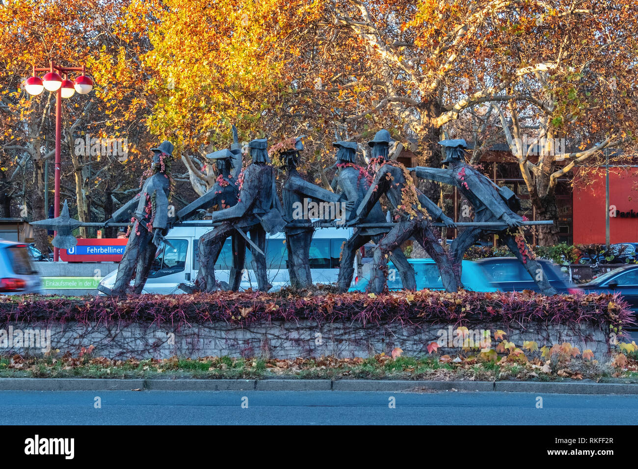 Berlin,Wilmersdorf, Fehrbelliner Platz. Sculpture, The Seven Swabians ...