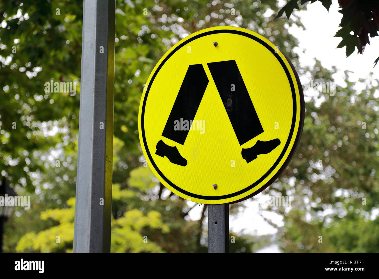 People crossing sign in Hahndorf, South Australia Stock Photo - Alamy