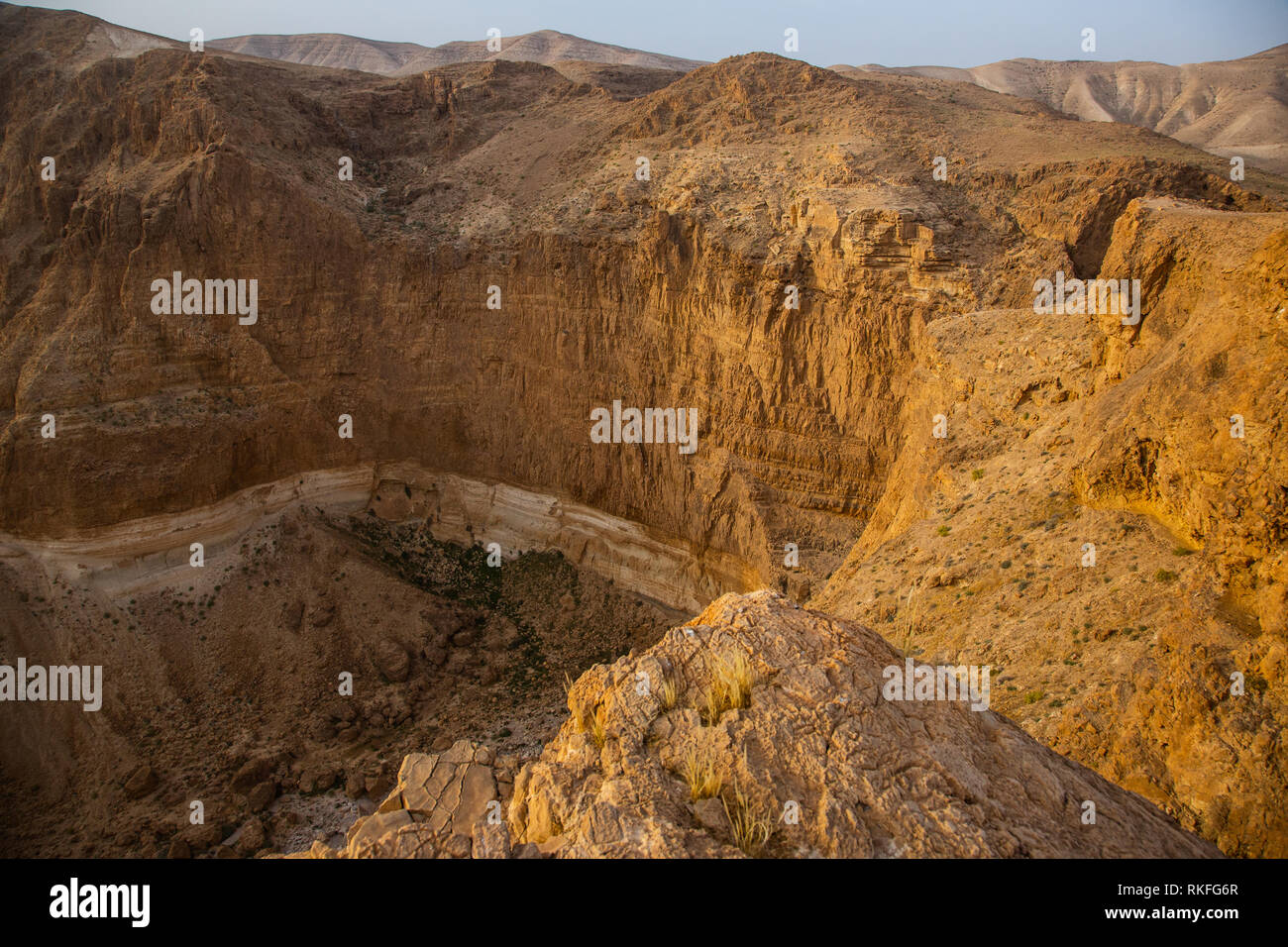 Desert cliffs hi-res stock photography and images - Alamy