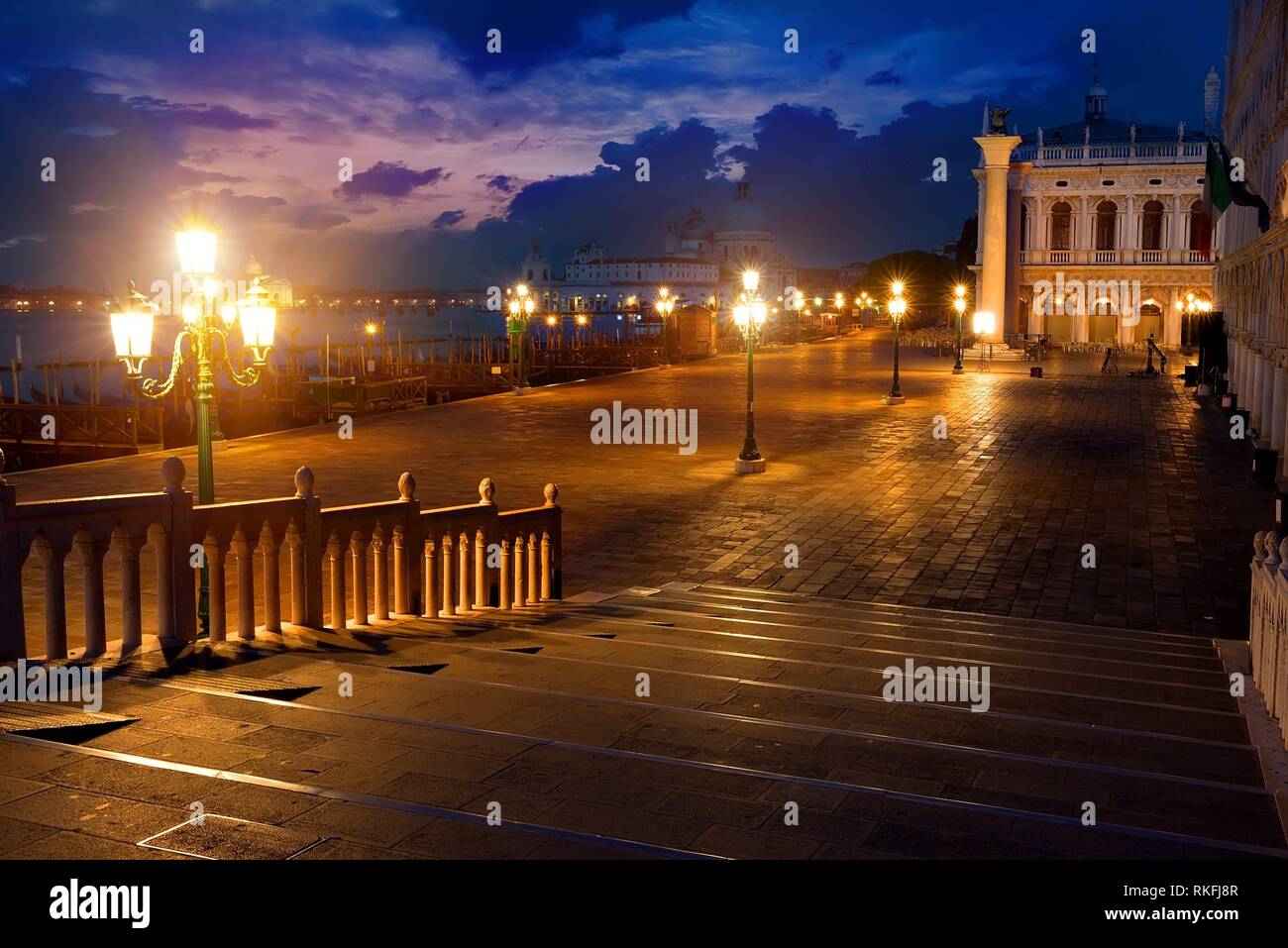 Italy night sky hi-res stock photography and images - Alamy